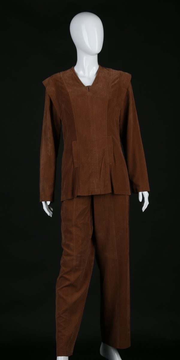 *SOLD* Screen-Used STAR TREK: VOYAGER Akemi Royer "Med Tech" Costume f ...